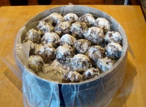 Chocolate Sambuca Crinkles — A Sophisticated Cookie | Ruth's Christmas ...